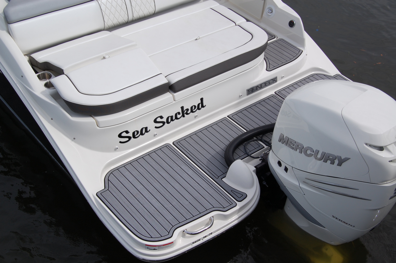 27' 2016 Sea Ray 270 Sundeck Outboard | Tampa Yacht Sales