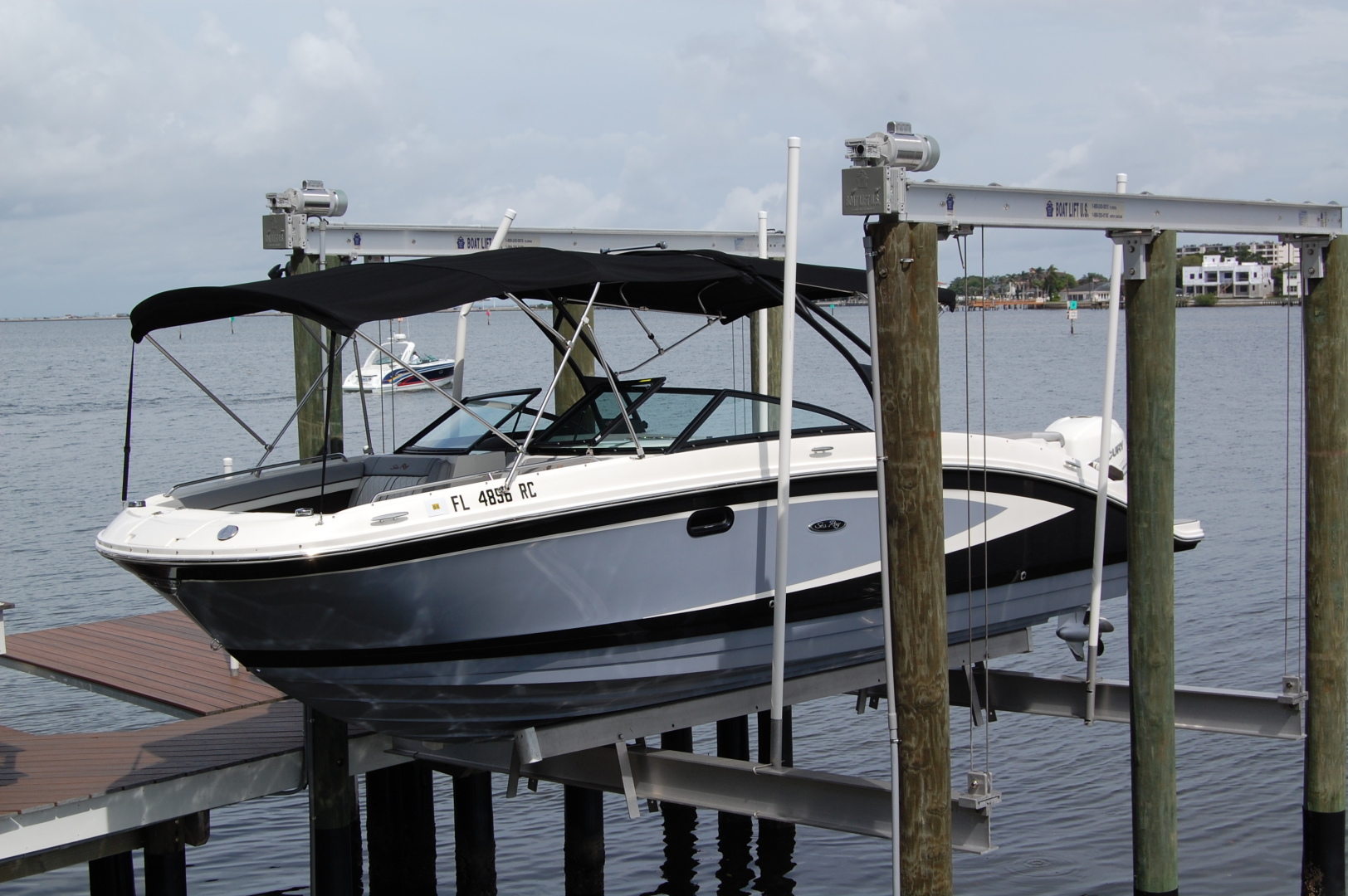 27' 2016 Sea Ray 270 Sundeck Outboard | Tampa Yacht Sales