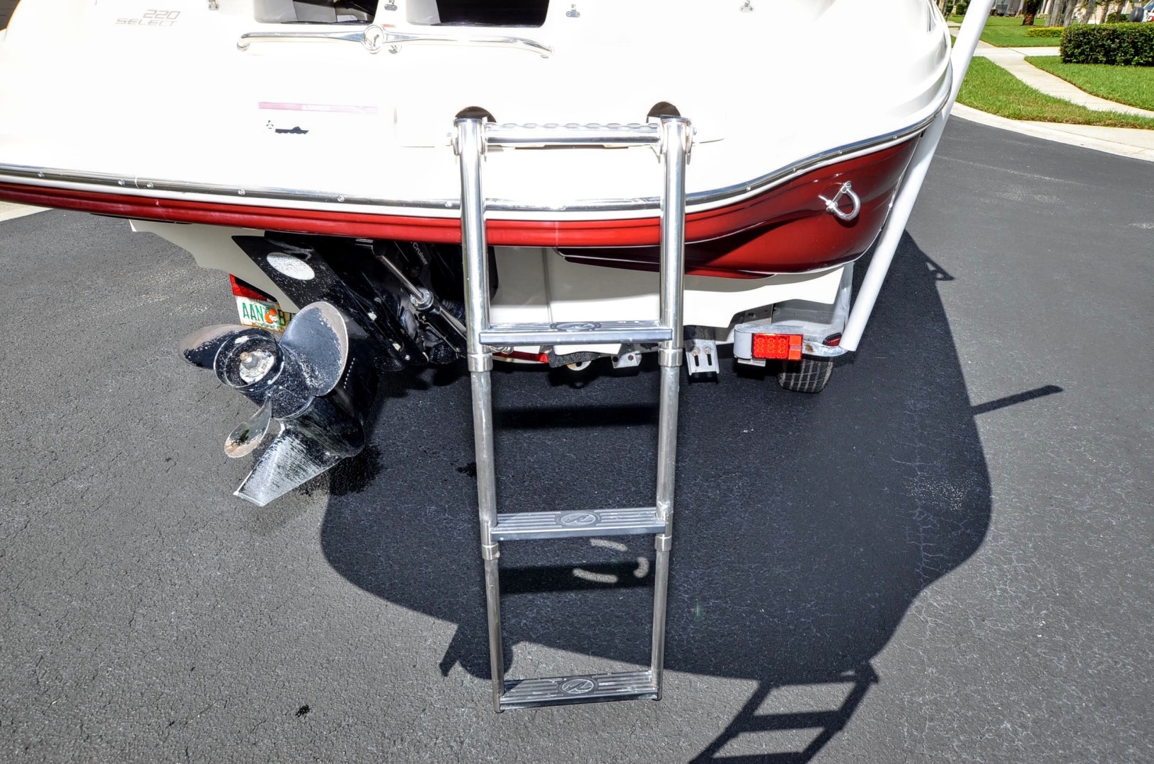 23' 2007 Sea Ray 220 Select | Tampa Yacht Sales