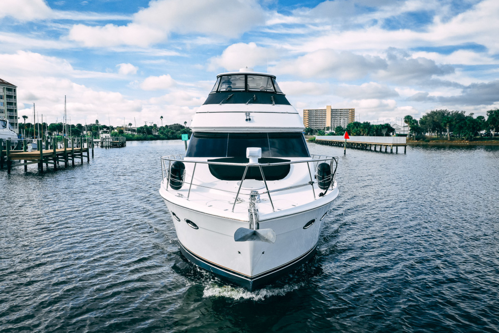 53' 2002 Carver 530 Voyager Skylounge | Tampa Yacht Sales