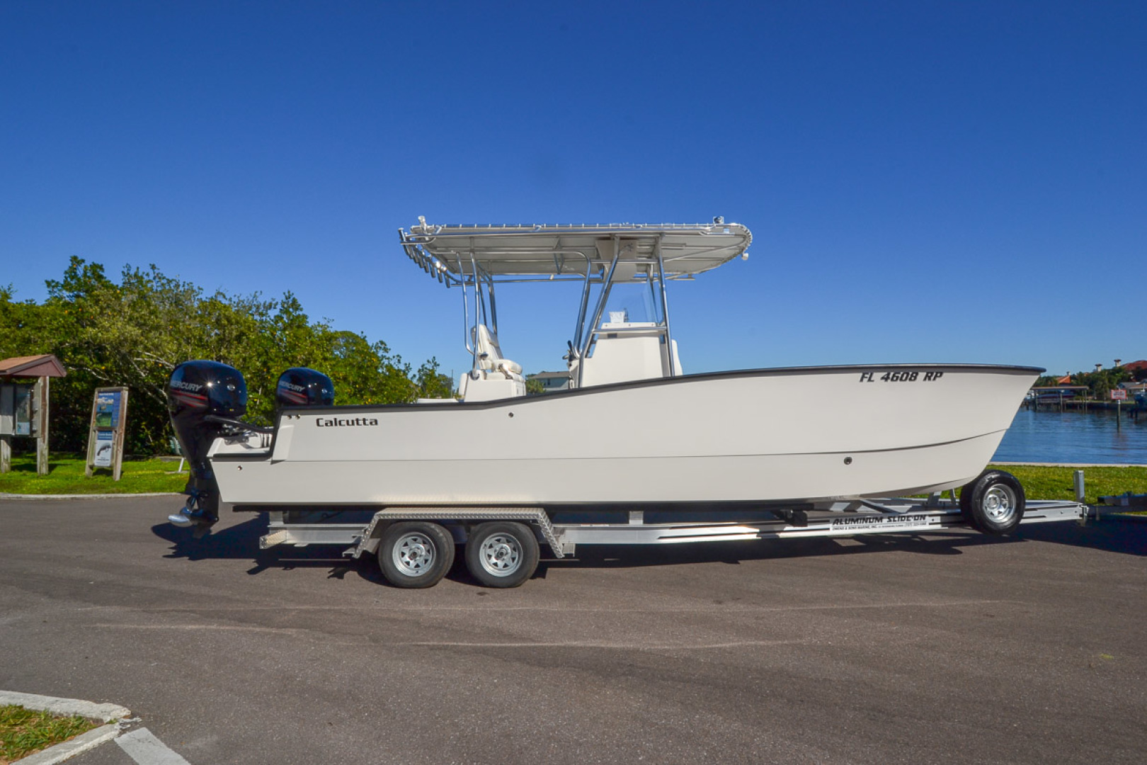 26' 2018 Calcutta 263 | Tampa Yacht Sales