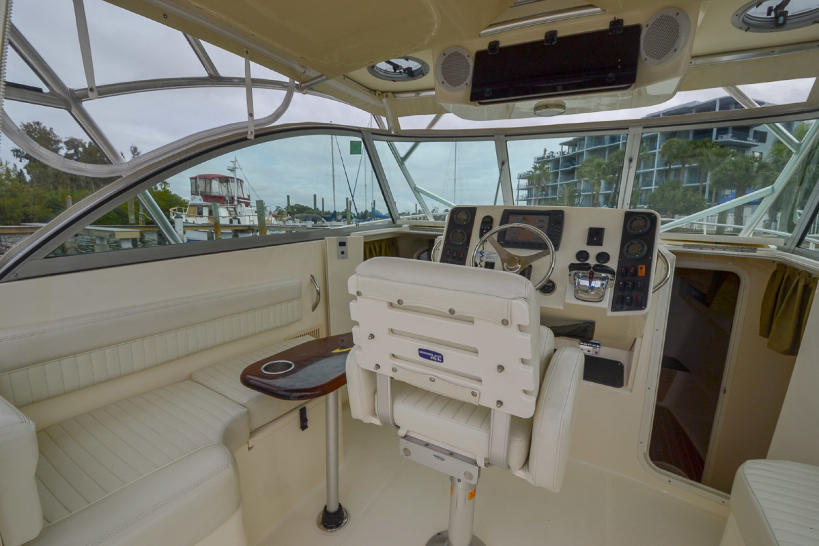 32' 2007 World Cat 320 EC | Tampa Yacht Sales