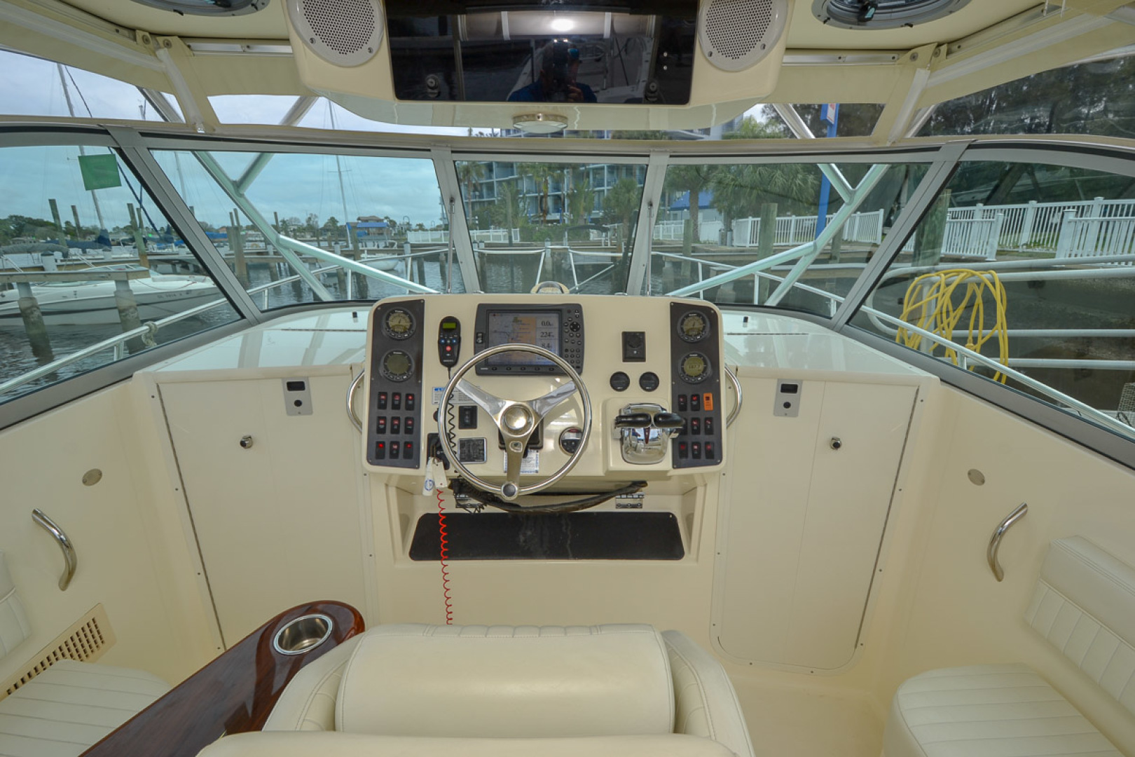 32' 2007 World Cat 320 EC | Tampa Yacht Sales