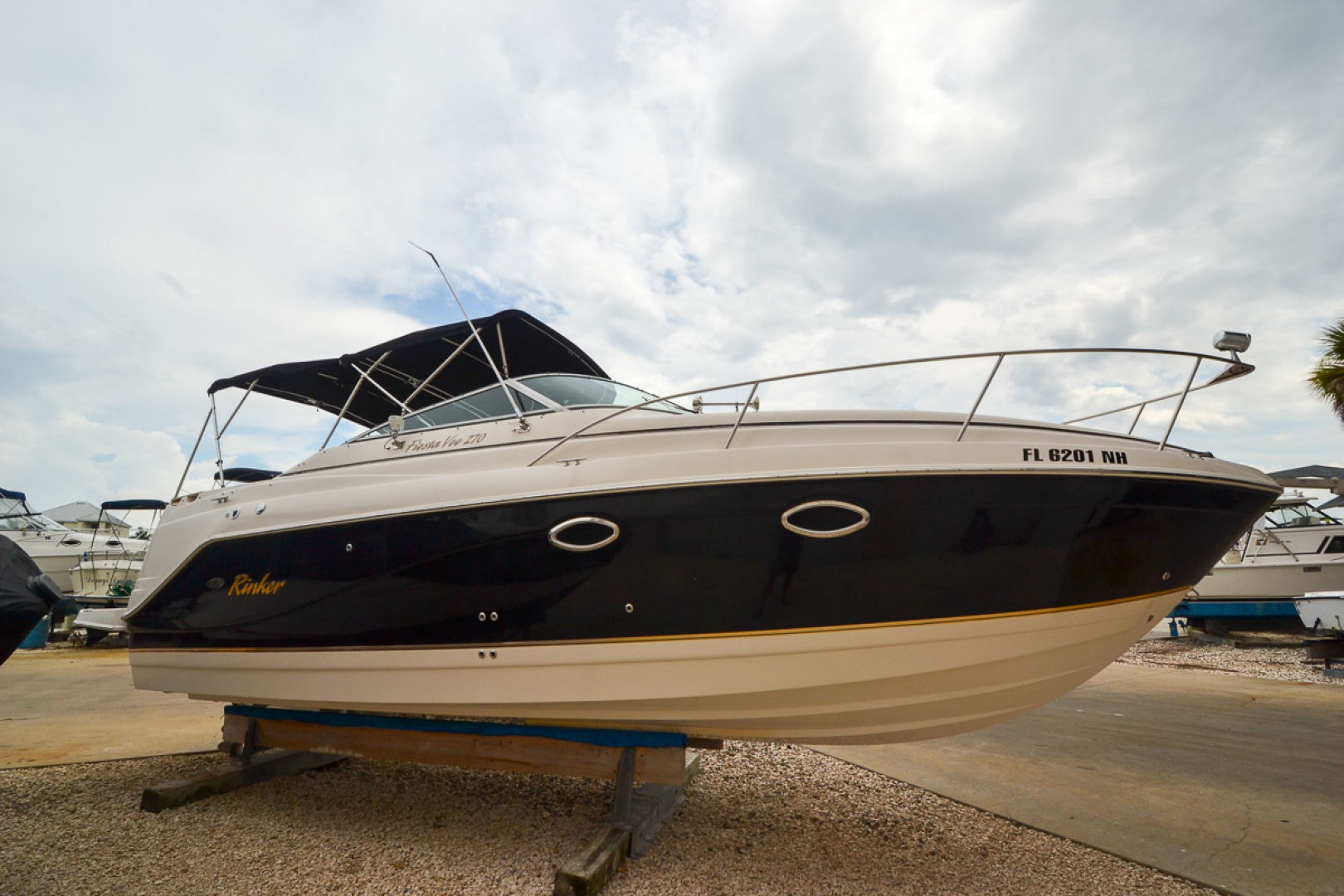 27' 2005 Rinker 270 Fiesta Vee | Tampa Yacht Sales