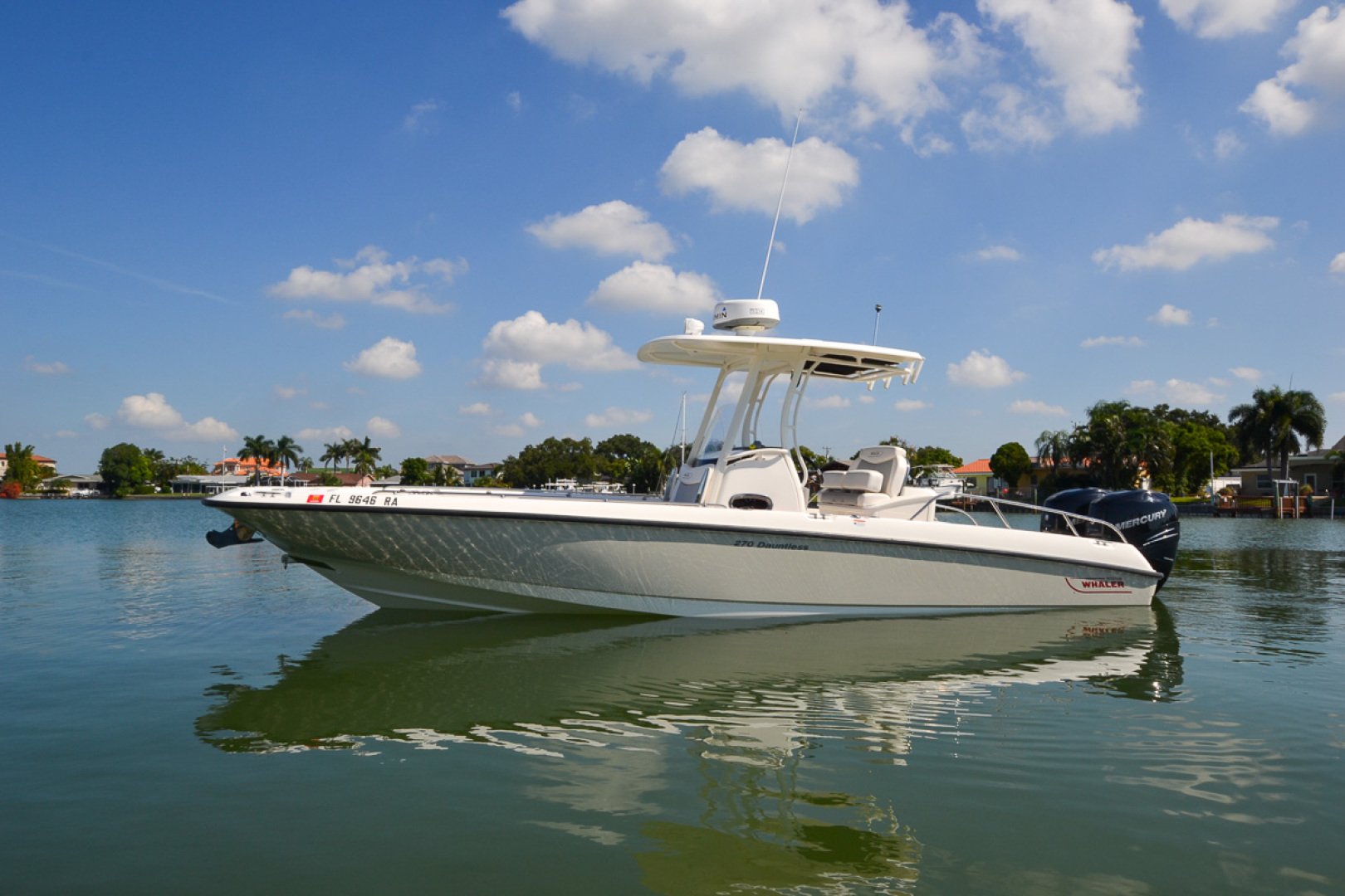 27' 2015 Boston Whaler 270 Dauntless | Tampa Yacht Sales