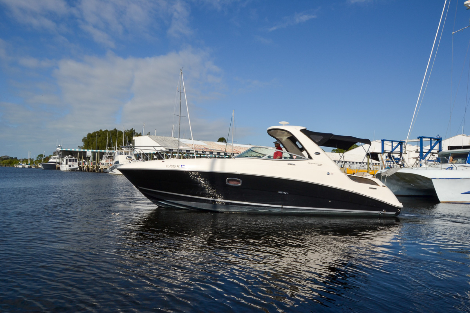 33' 2010 Sea Ray 310 Sundancer | Tampa Yacht Sales