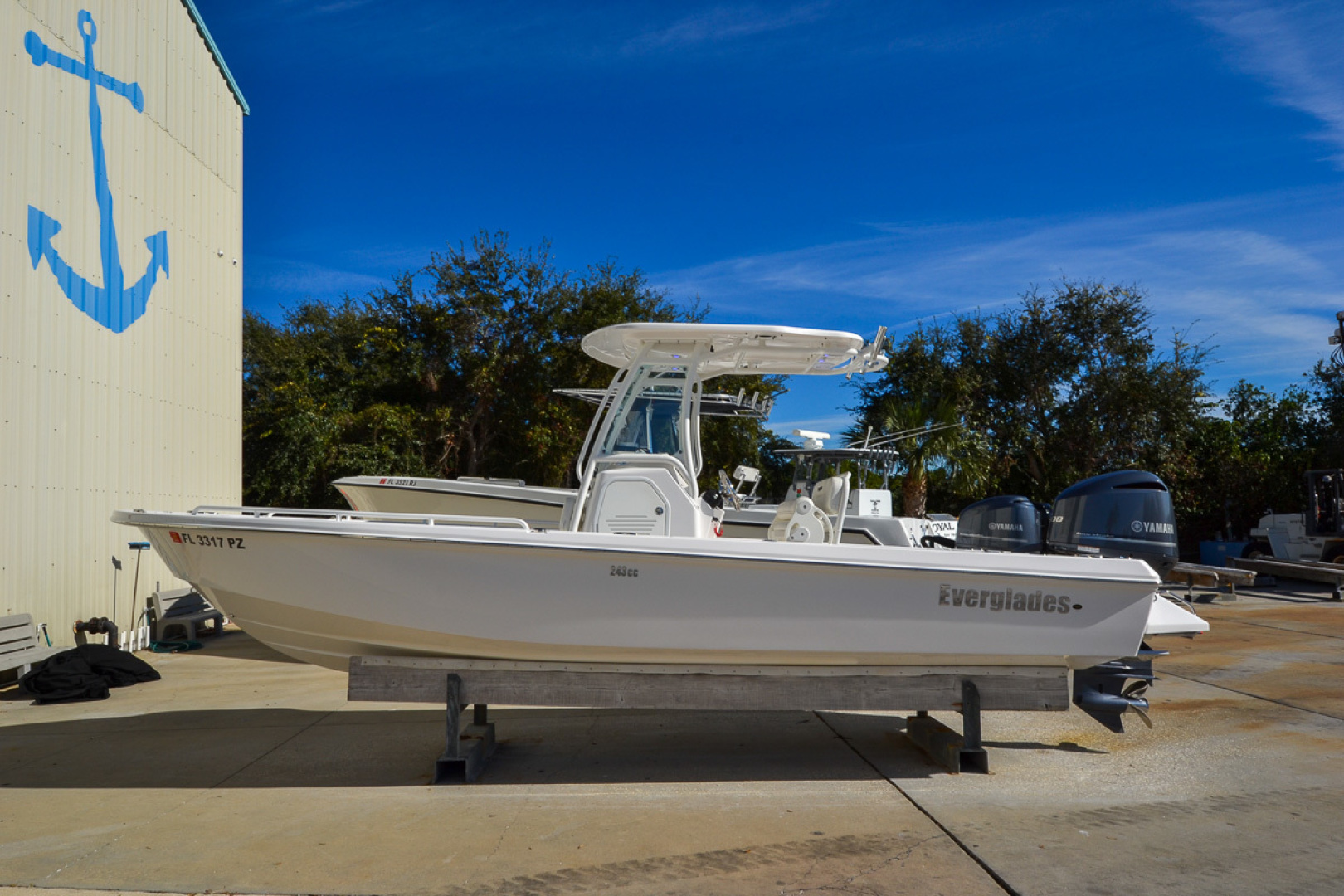 25' 2016 Everglades 243 cc | Tampa Yacht Sales