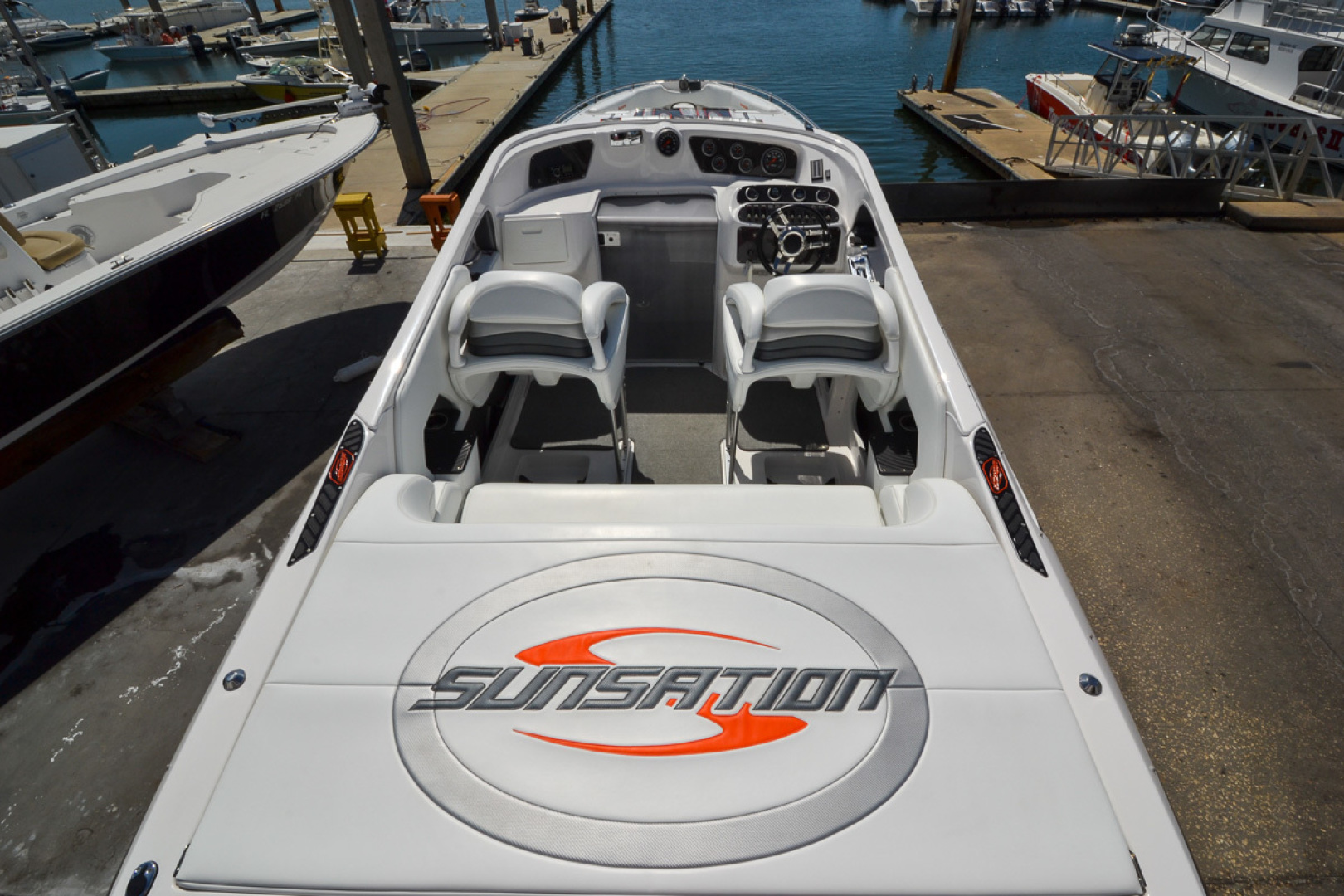 28' 2015 Sunsation 288 MCOB | Tampa Yacht Sales