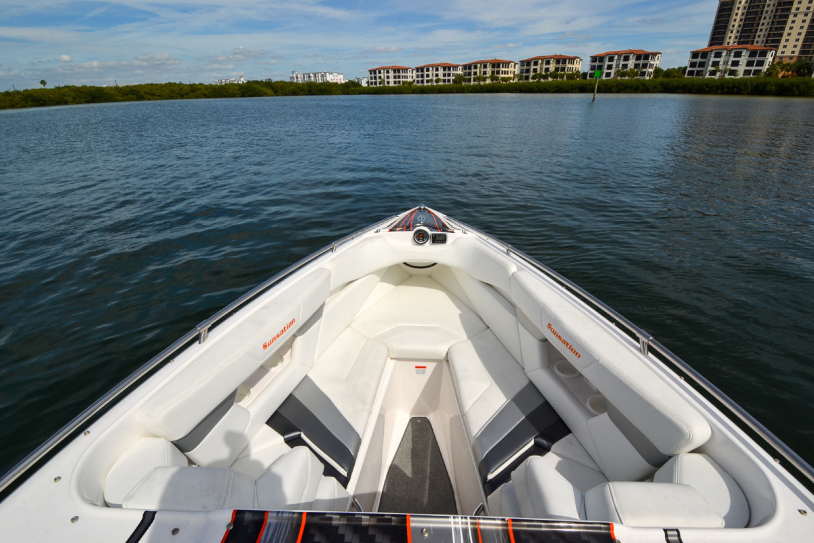 28' 2015 Sunsation 288 MCOB | Tampa Yacht Sales