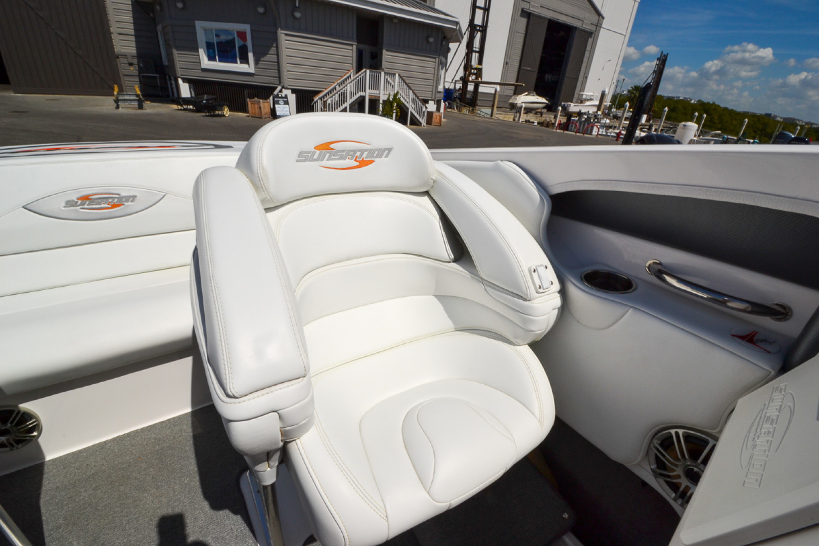 28' 2015 Sunsation 288 MCOB | Tampa Yacht Sales