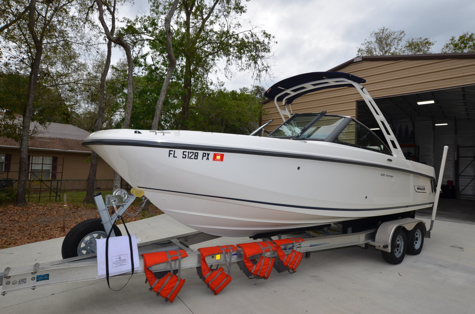 24' 2015 Boston Whaler 230 Vantage | Tampa Yacht Sales