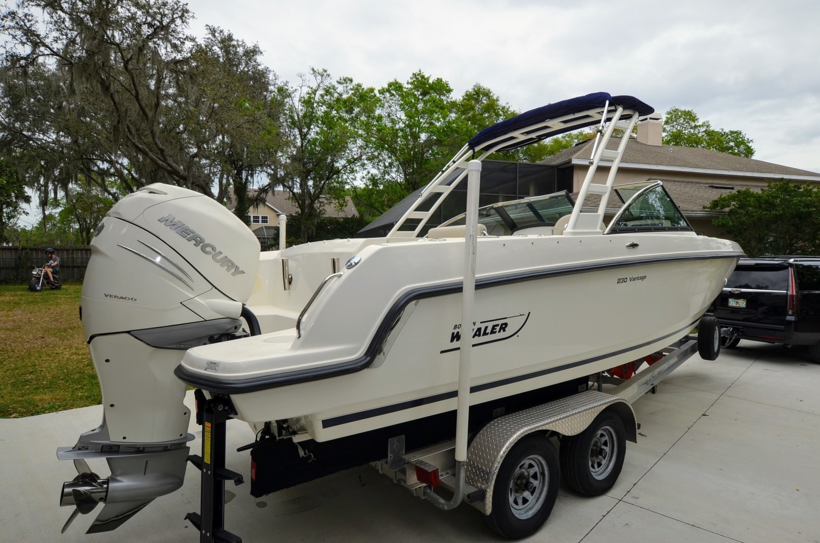 24' 2015 Boston Whaler 230 Vantage | Tampa Yacht Sales