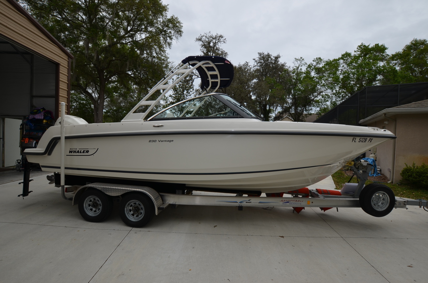 24' 2015 Boston Whaler 230 Vantage | Tampa Yacht Sales