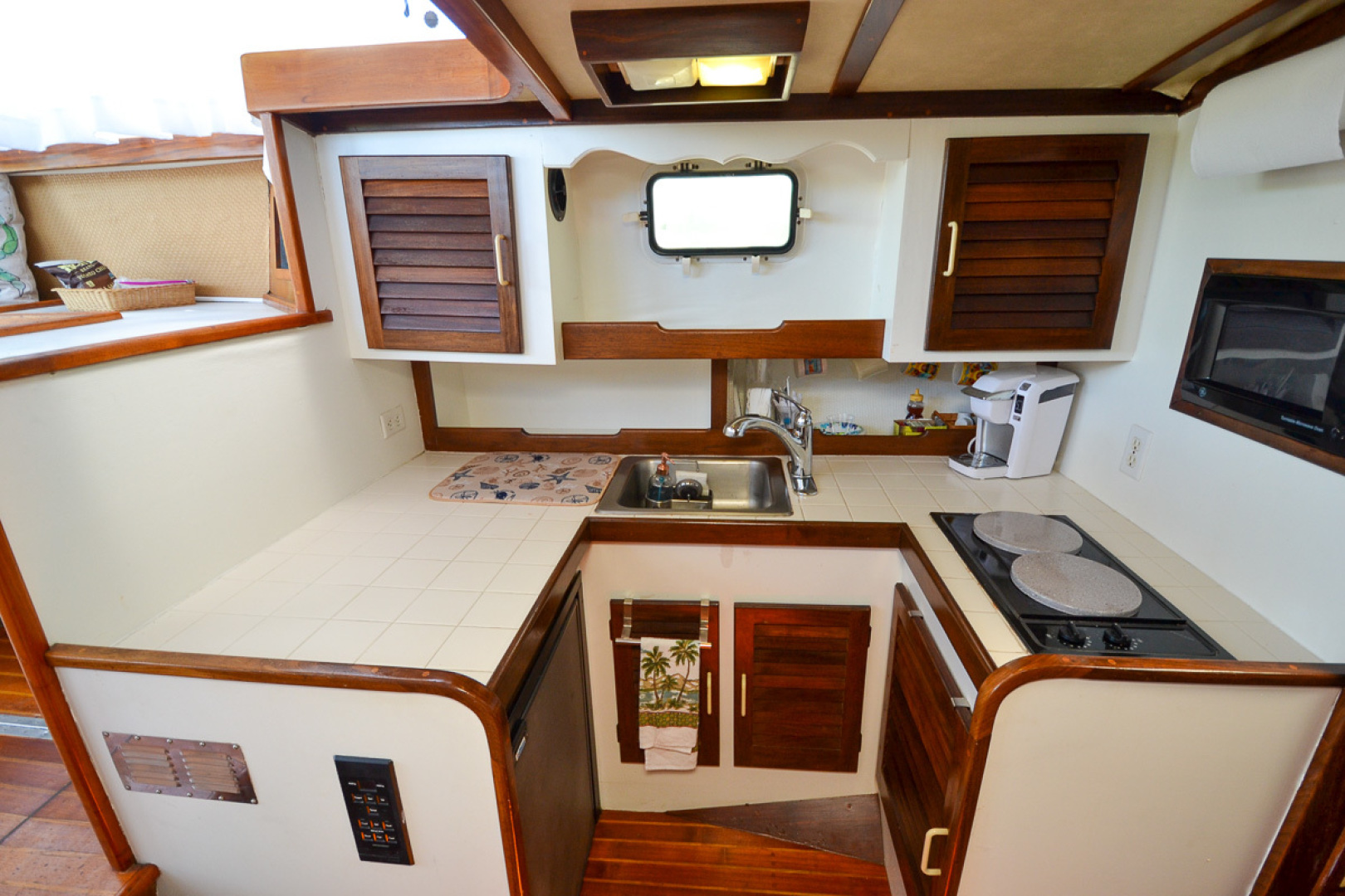 34' 1982 Mainship 34 Trawler | Tampa Yacht Sales