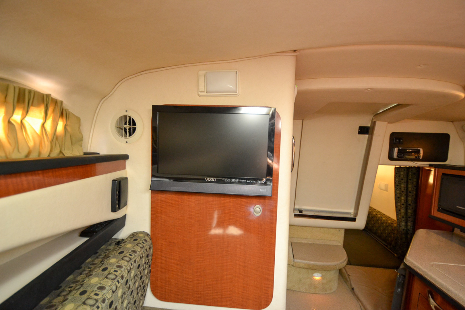 28' 2005 Sea Ray 260 Sundancer | Tampa Yacht Sales