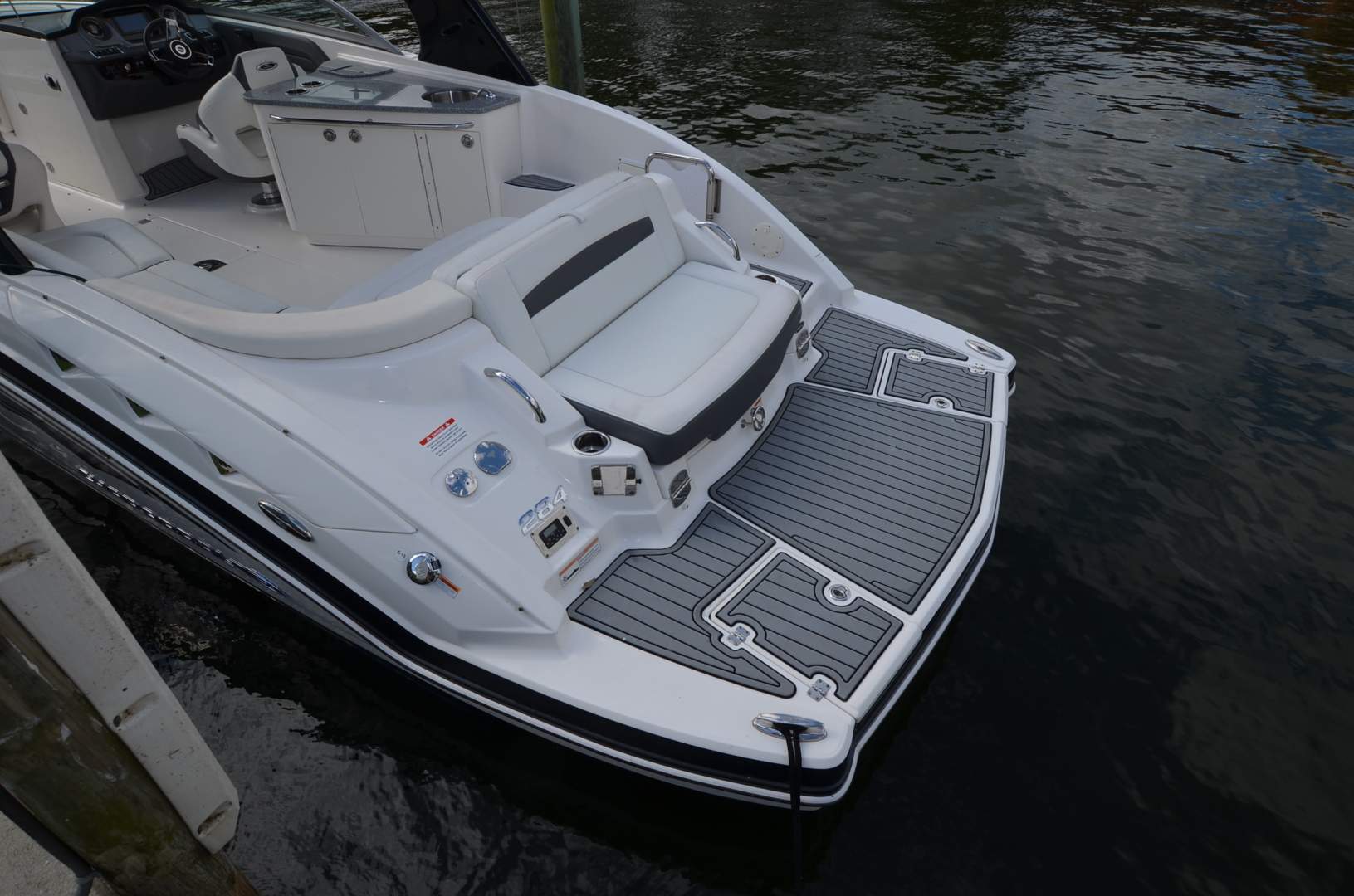 28' 2014 Chaparral 284 Sunesta | Tampa Yacht Sales